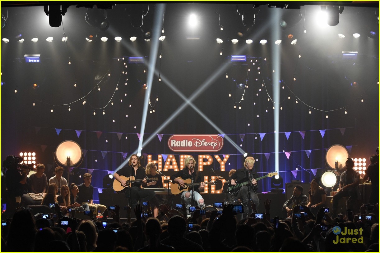 R5 Definitely Made Us Smile at Radio Disney's Family VIP Birthday - See ...