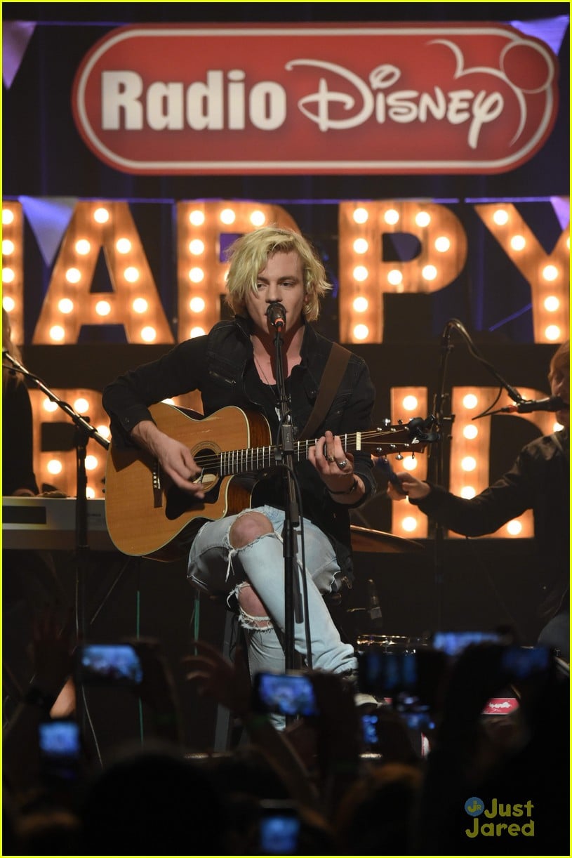 R5 Definitely Made Us Smile at Radio Disney's Family VIP Birthday - See ...