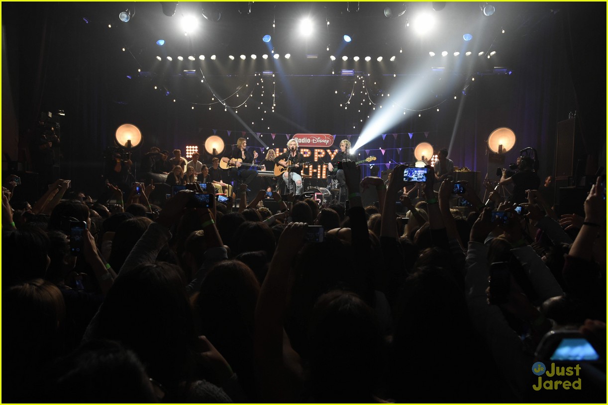 R5 Definitely Made Us Smile at Radio Disney's Family VIP Birthday - See ...