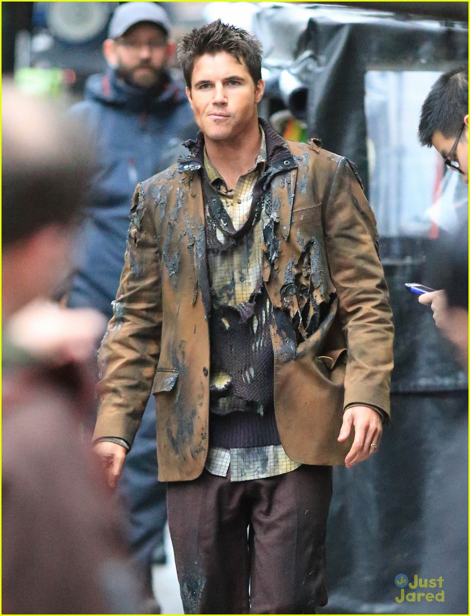Full Sized Photo Of Robbie Amell Firestorm In The Flash 09 Robbie Amell Looks Burnt To A Crisp
