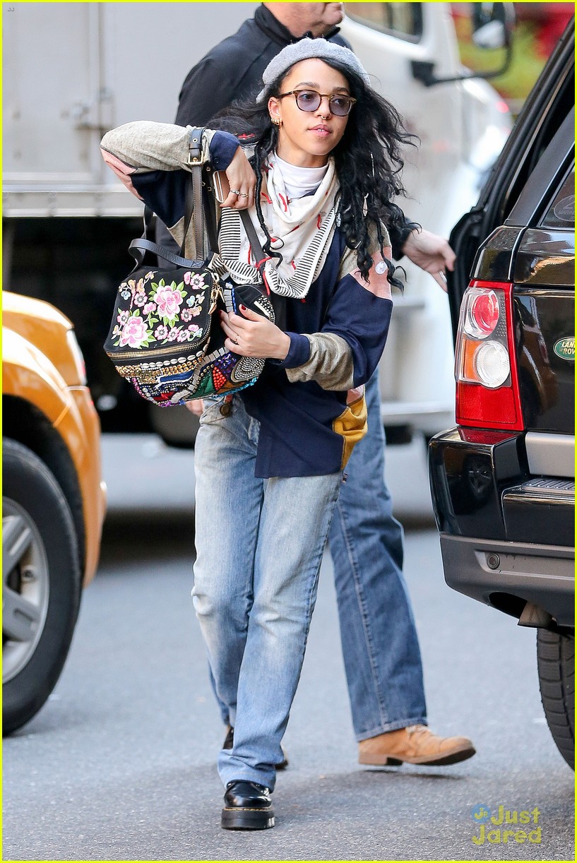 Robert Pattinson & FKA twig Step Out Together Before Her Boston Concert ...