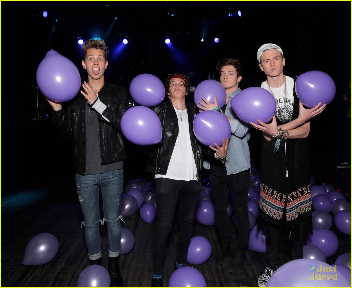 The Vamps Keep the Just Jared Homecoming Dance Crowd Pumped! | Photo ...