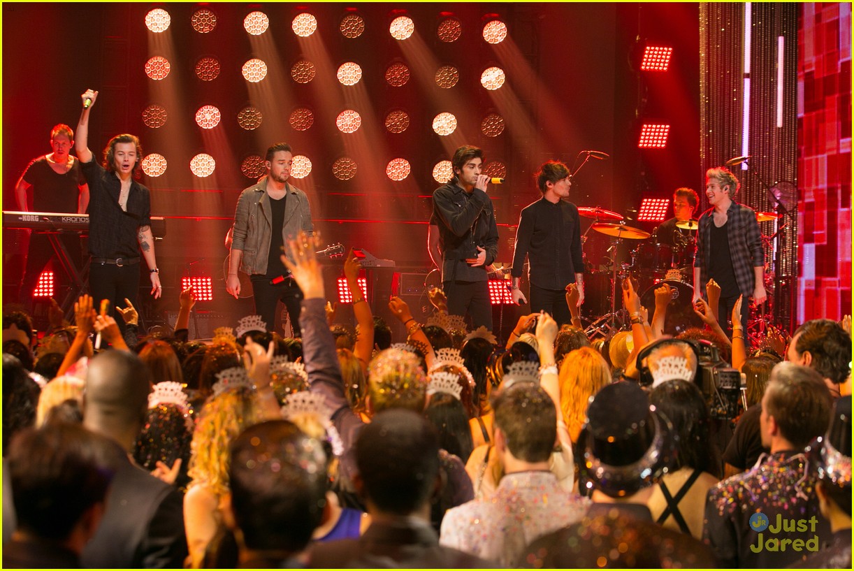 One Direction Takes the Stage on New Year's Eve (Video) | Photo 759078 ...