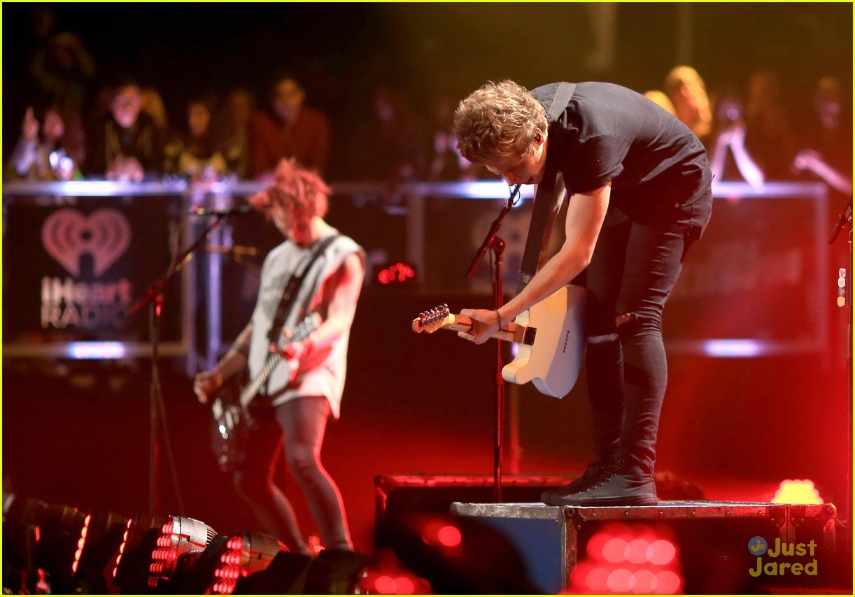Full Sized Photo of 5sos shred stage jingle ball concert pics 07 | 5 ...