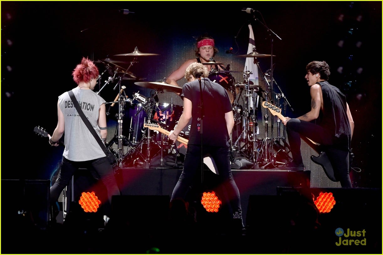 Full Sized Photo of 5sos shred stage jingle ball concert pics 20 | 5 ...