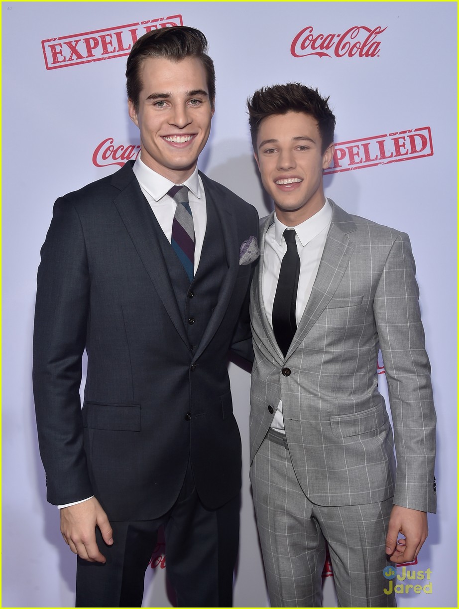 Kelli Berglund & Alli Simpson Support Cameron Dallas At 'Expelled ...