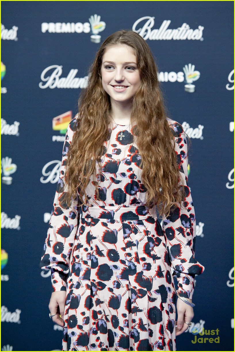 Birdy Beats Out Ariana Grande & Lorde For Los Principales Award | Photo ...
