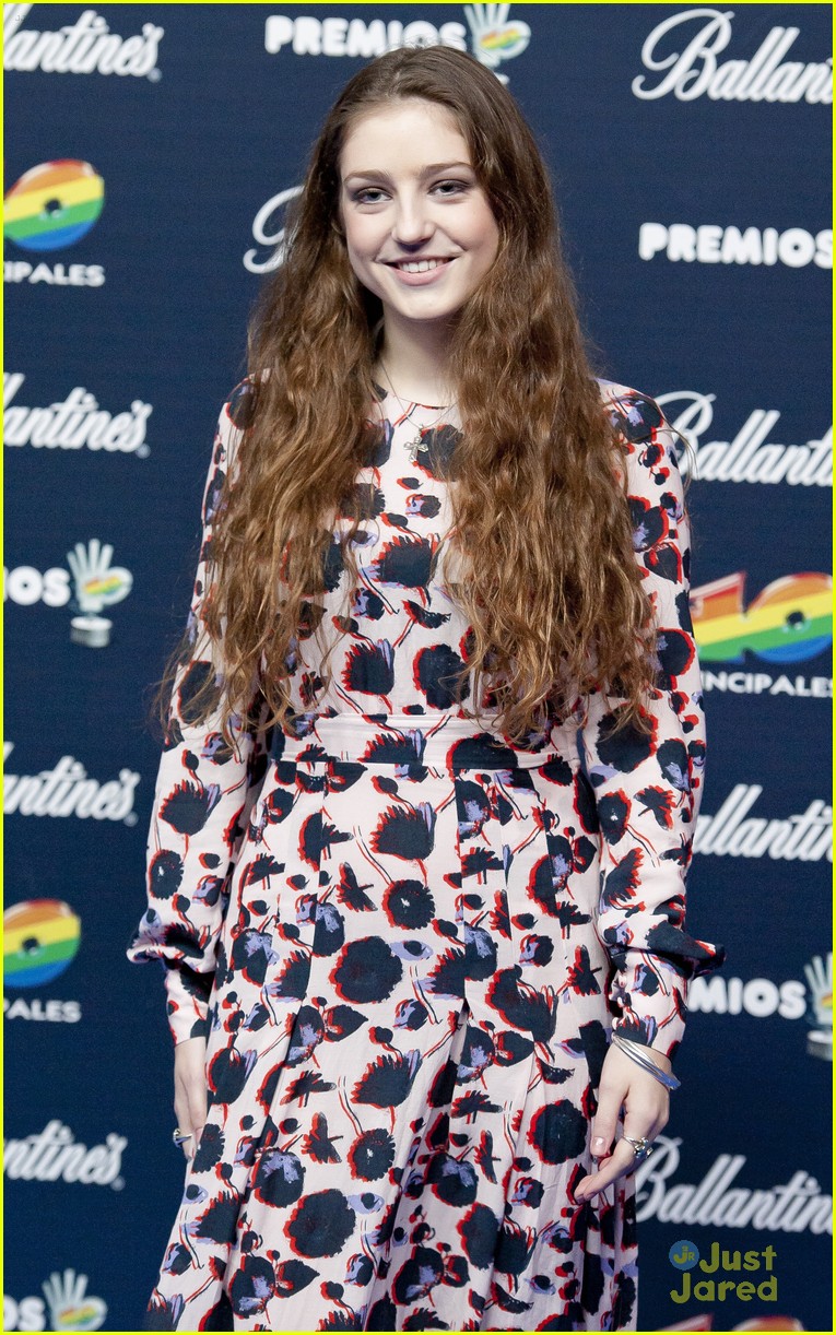 Birdy Beats Out Ariana Grande & Lorde For Los Principales Award | Photo ...