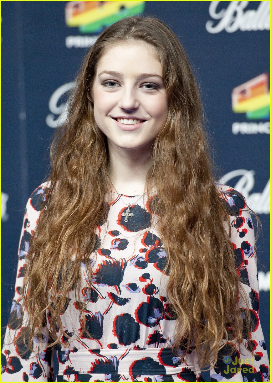 Birdy Beats Out Ariana Grande & Lorde For Los Principales Award | Photo ...