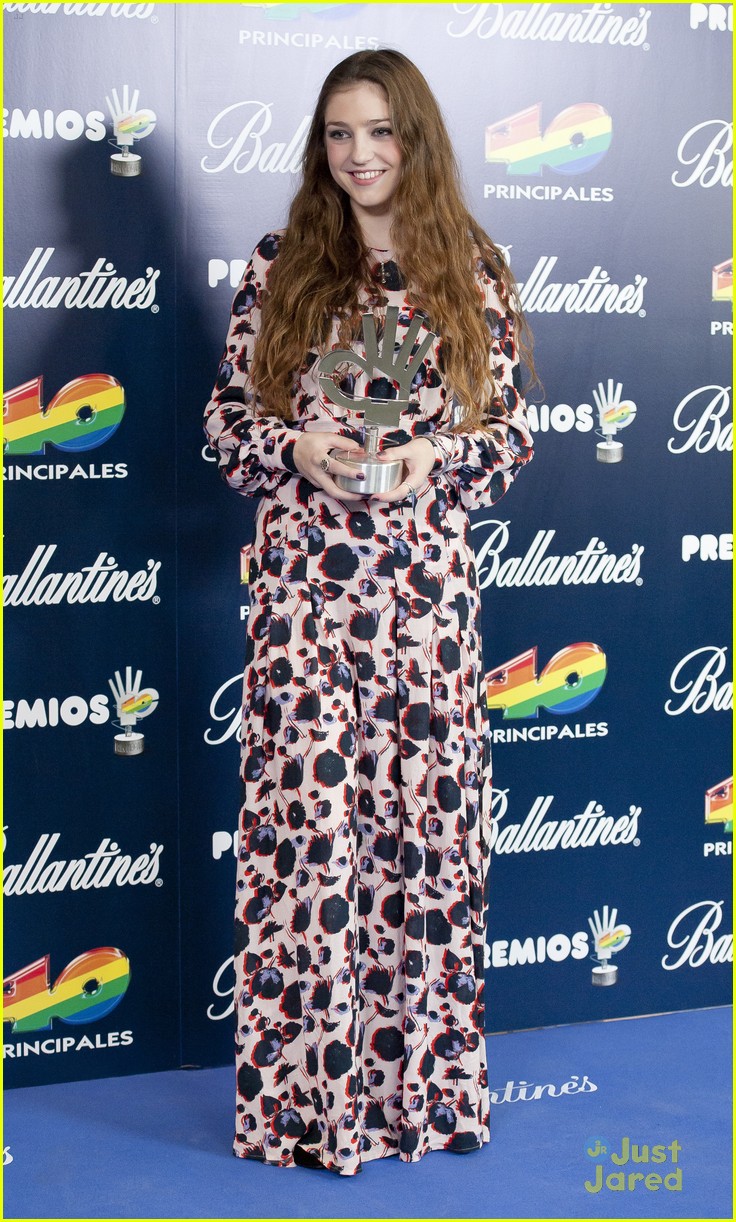 Birdy Beats Out Ariana Grande & Lorde For Los Principales Award | Photo ...