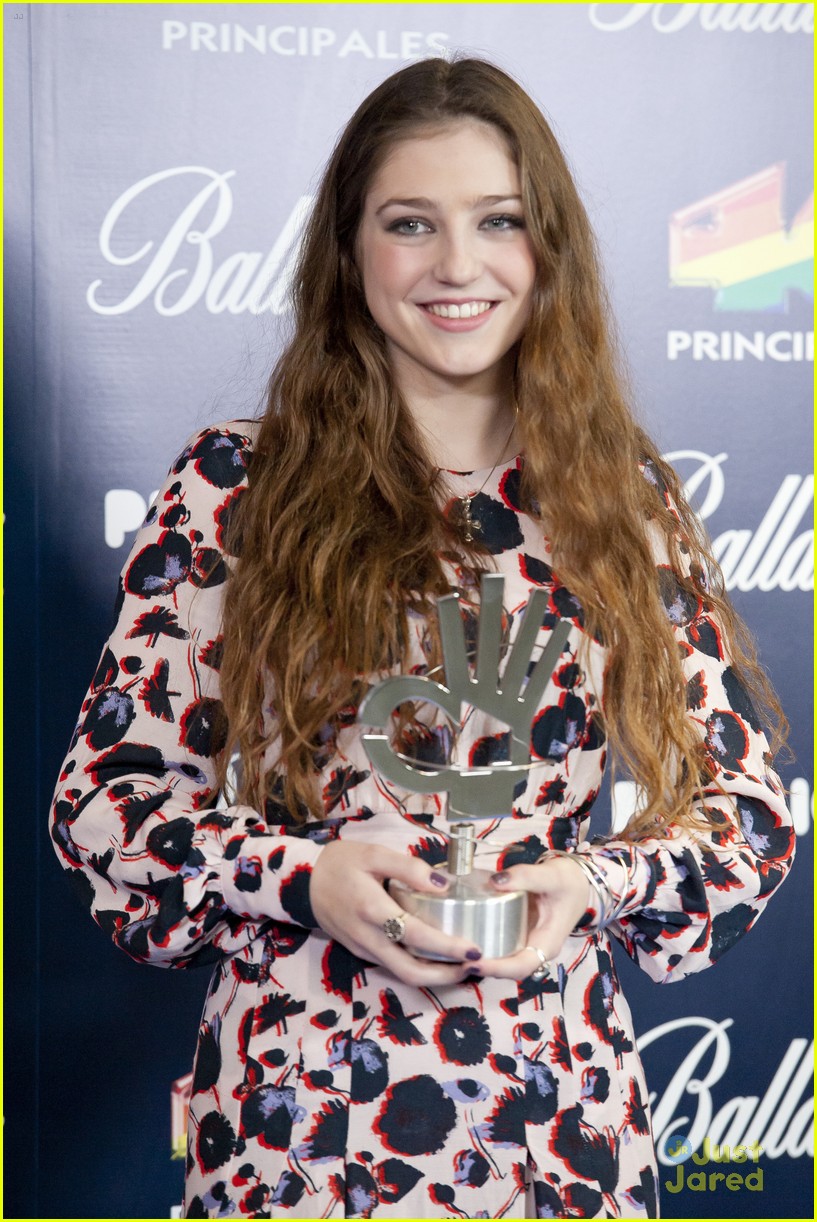Birdy Beats Out Ariana Grande & Lorde For Los Principales Award | Photo ...