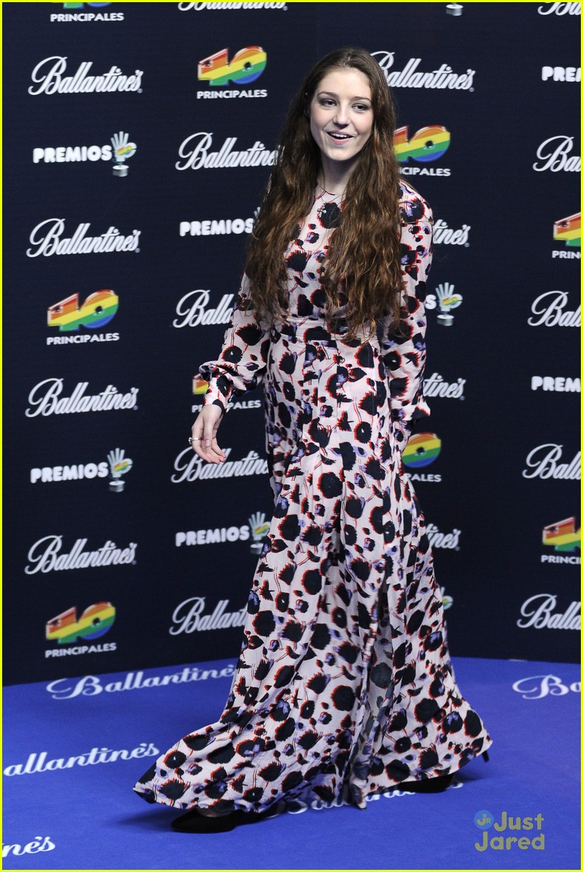 Birdy Beats Out Ariana Grande & Lorde For Los Principales Award | Photo ...