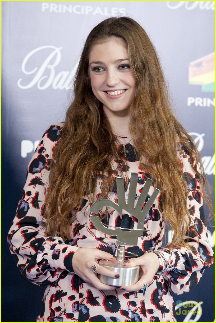 Birdy Beats Out Ariana Grande & Lorde For Los Principales Award | Photo ...