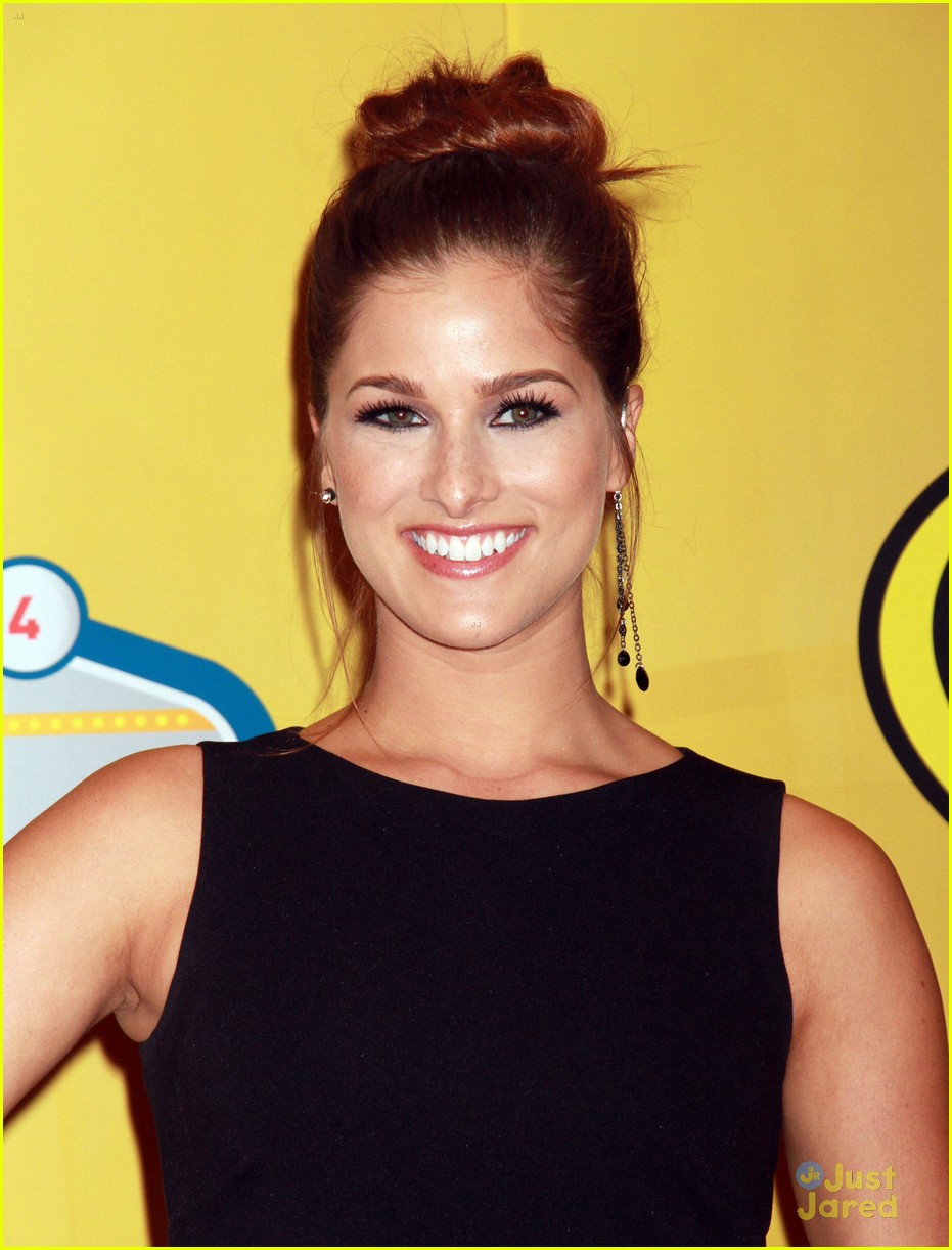 Cassadee Pope Races Off To Vegas For NASCAR Sprint Cup Series Awards ...