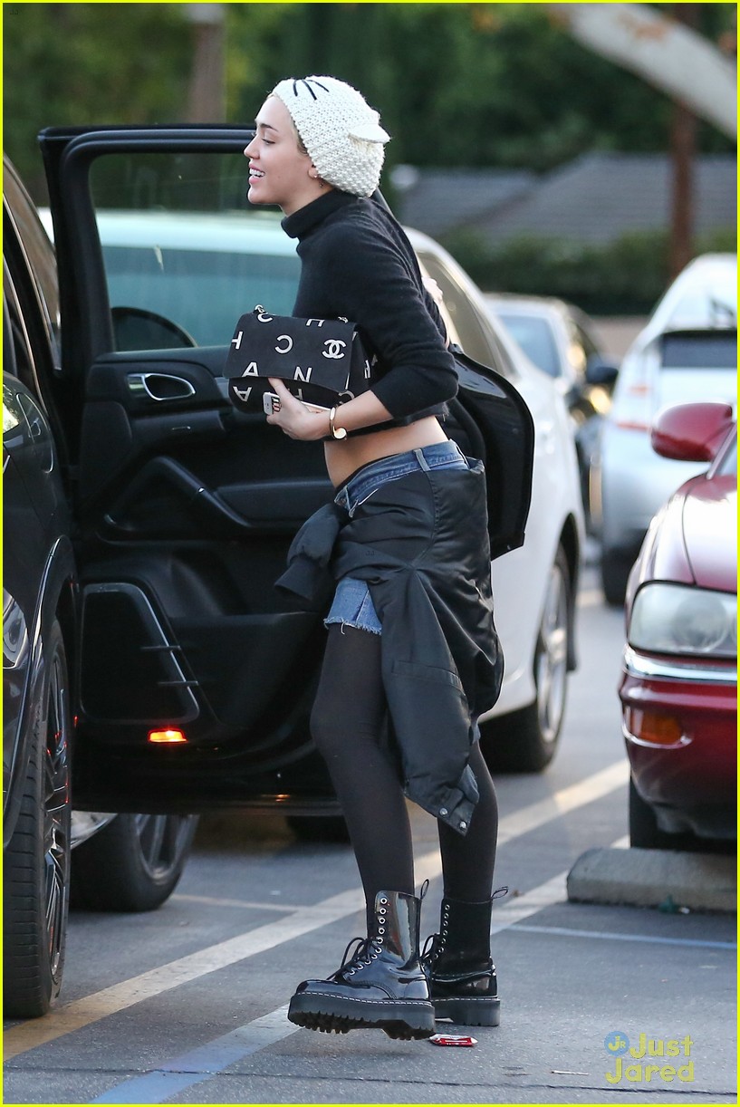 Miley Cyrus' Happy Mood is Quite Obvious During Shopping Trip in Los ...