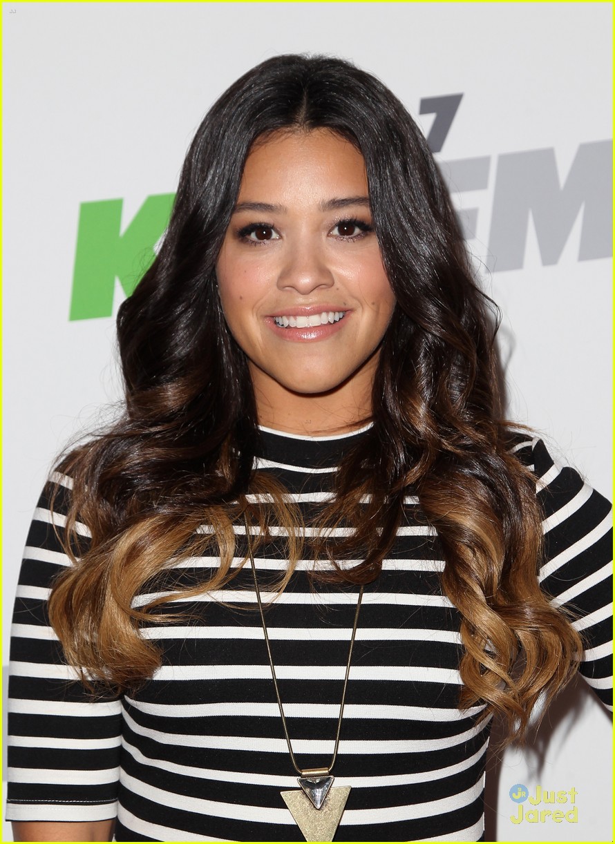 Gina Rodriguez & Hailee Steinfeld Party It Up at KIIS FM's Jingle Ball ...
