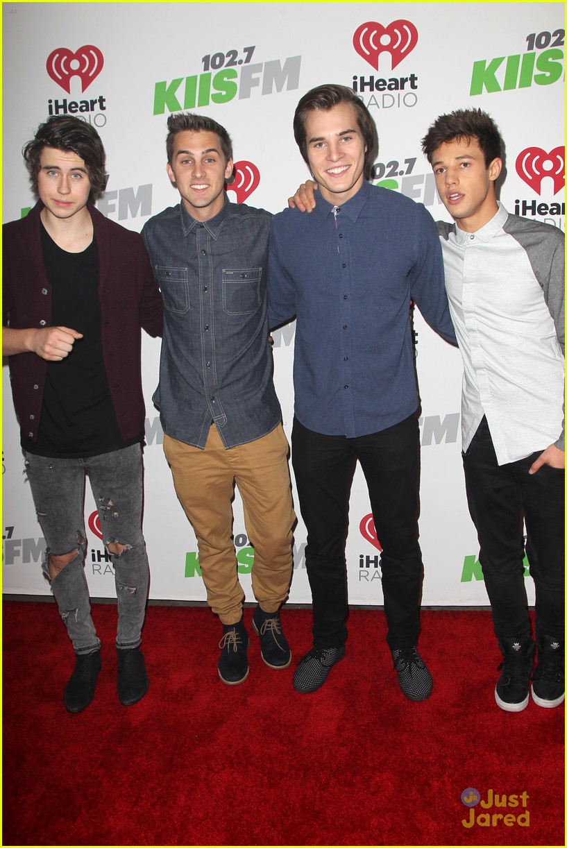 Gina Rodriguez & Hailee Steinfeld Party It Up at KIIS FM's Jingle Ball ...