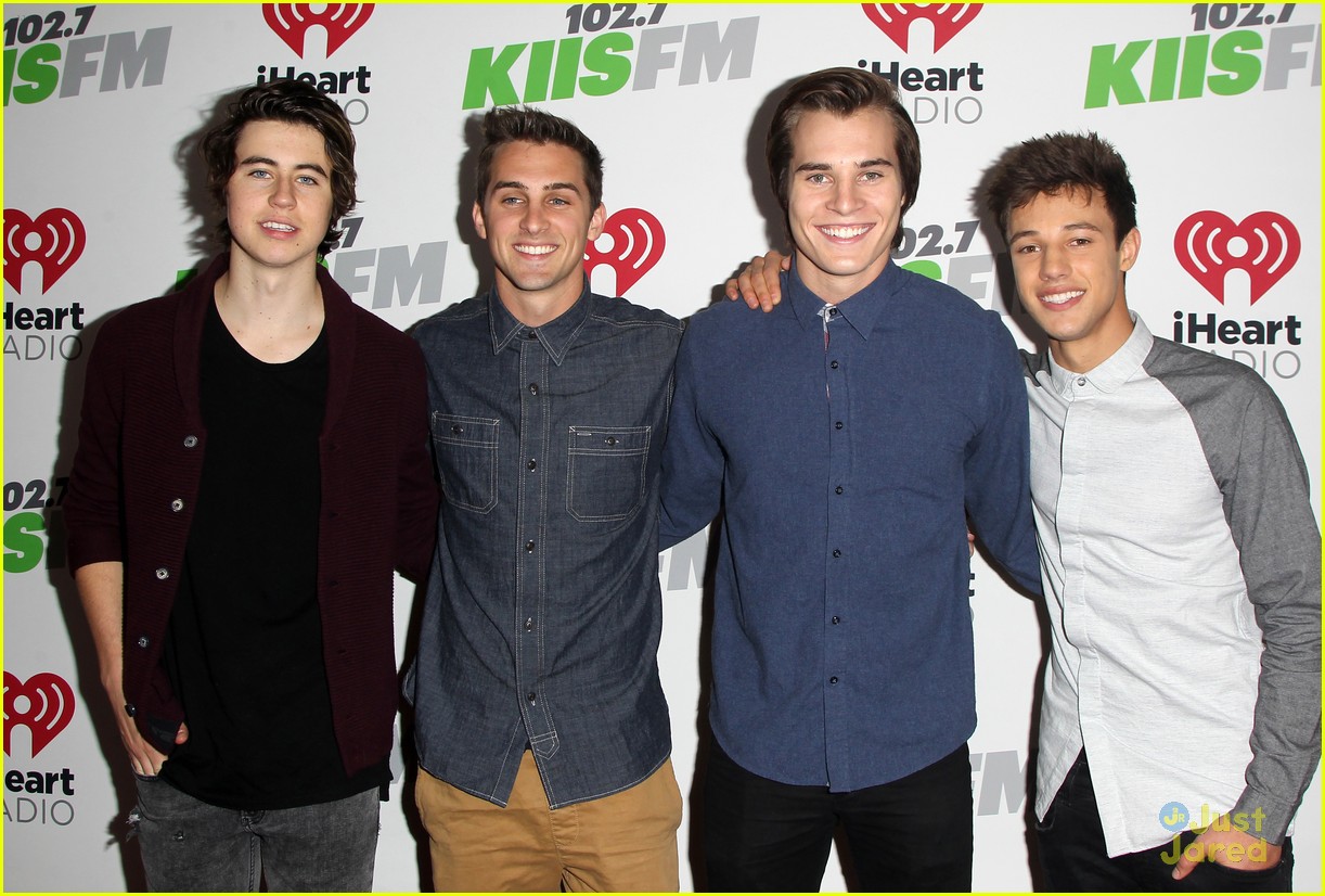 Gina Rodriguez & Hailee Steinfeld Party It Up at KIIS FM's Jingle Ball ...