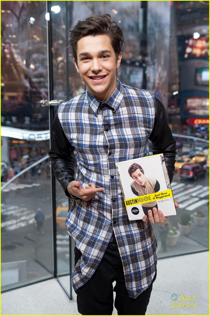 Austin Mahone Dedicates New Book To Mom Michele - Read The Dedication ...