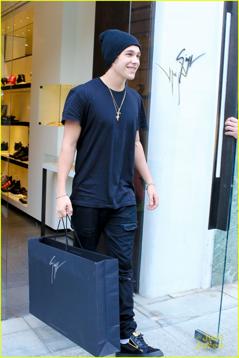 Austin Mahone Picks Up New Kicks Before Mini-Book Tour | Photo 750676 ...