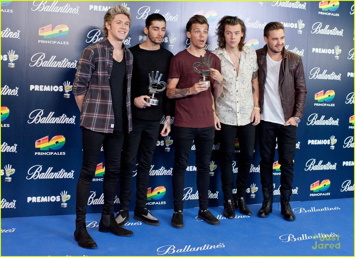 One Direction Performs 'Steal My Girl' at 40 Principales Awards (Video ...