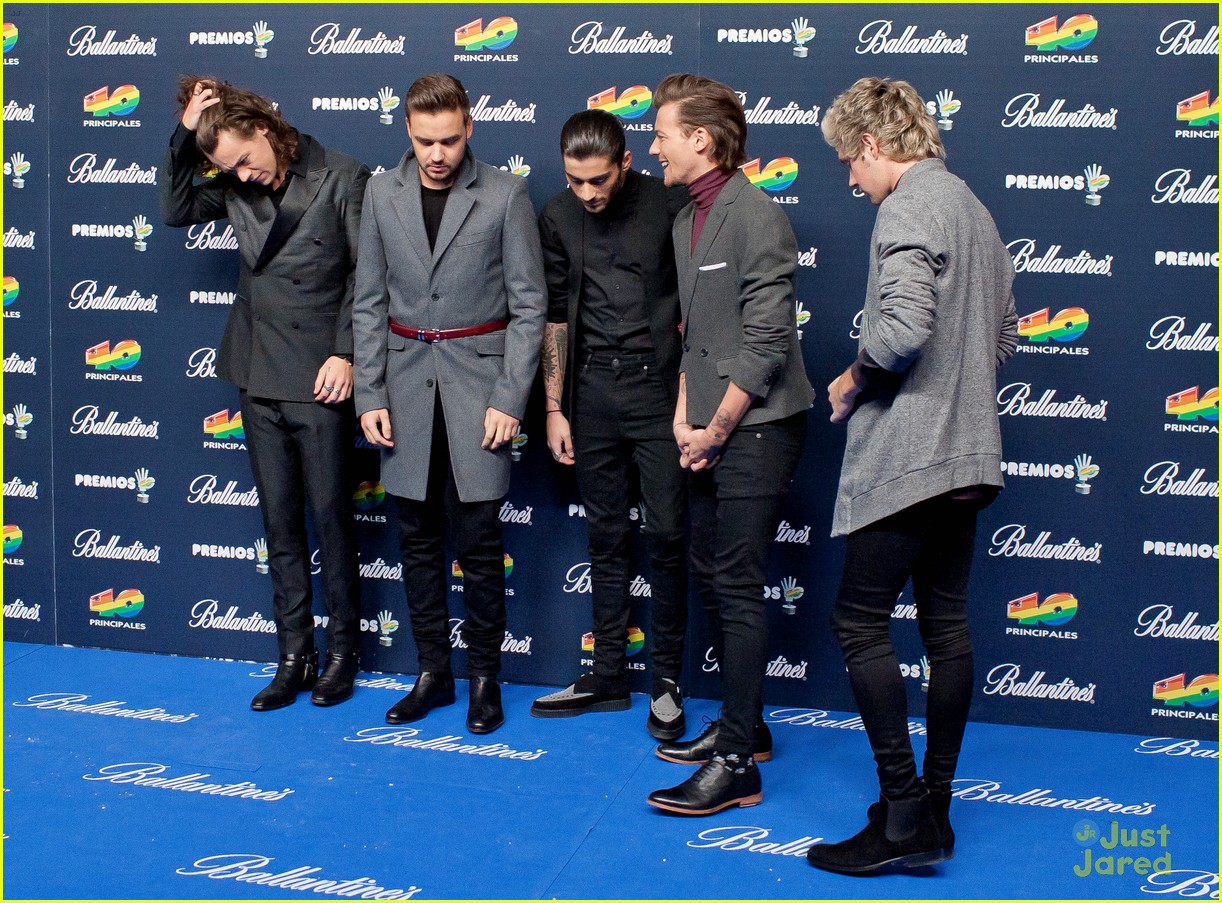 One Direction Performs 'Steal My Girl' at 40 Principales Awards (Video ...