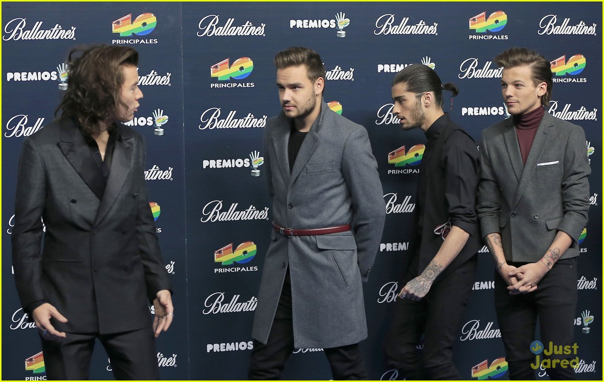 One Direction Performs 'Steal My Girl' at 40 Principales Awards (Video ...