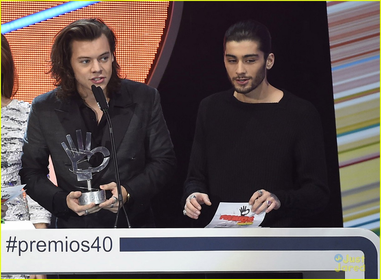 One Direction Performs 'Steal My Girl' at 40 Principales Awards (Video ...