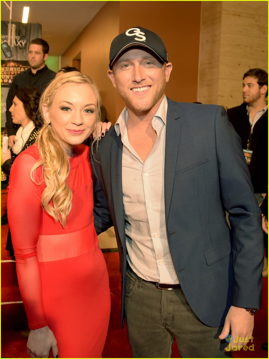 Cassadee Pope & Scotty McCreery Hit the Red Carpet for the American ...