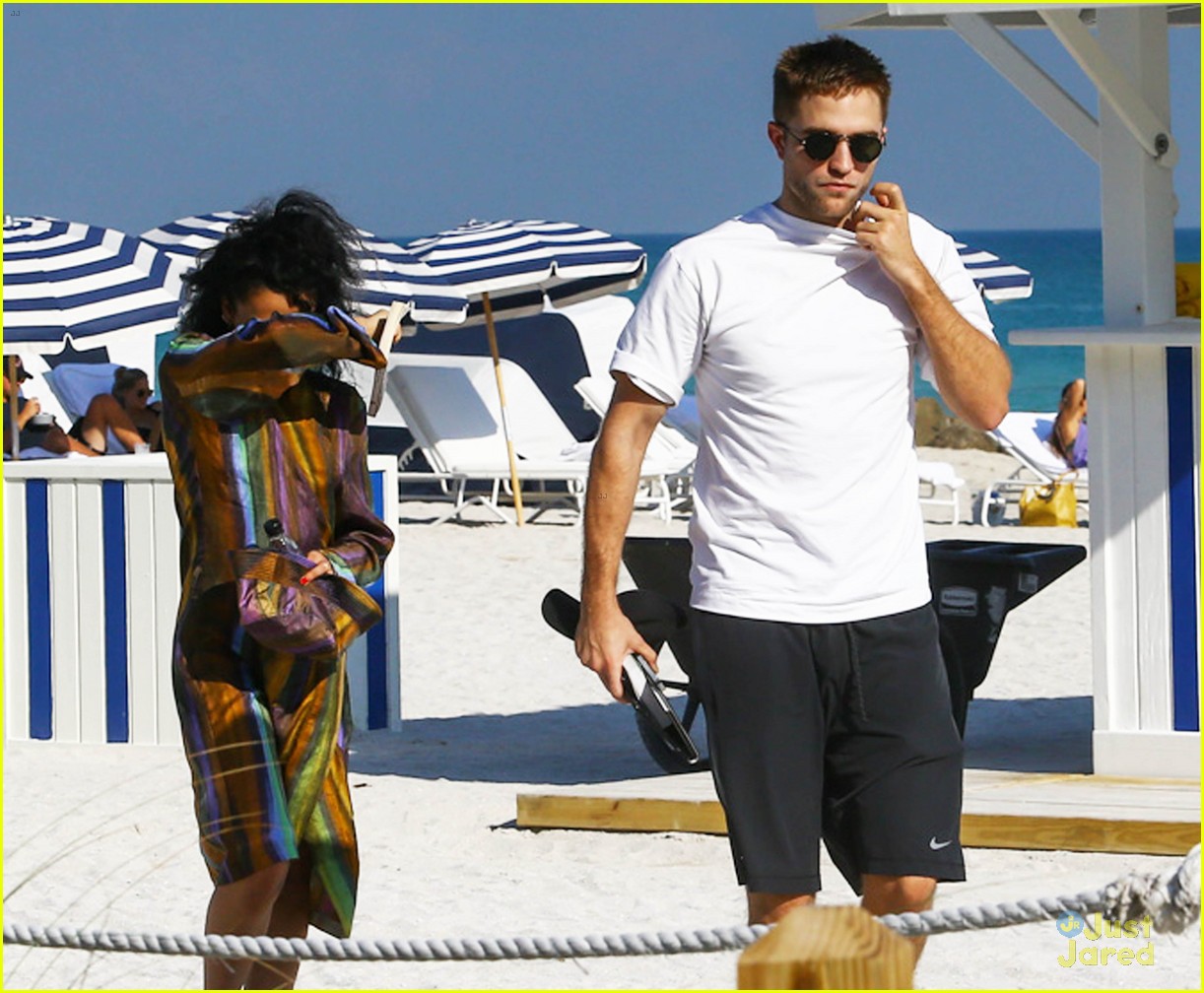 Robert Pattinson & FKA twigs Enjoy Relaxing Beach Day Together | Photo ...