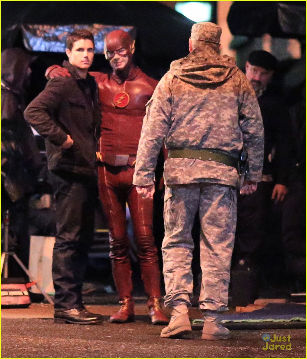 Grant Gustin & Robbie Amell: The Flash & Firestorm Are Best Friends ...
