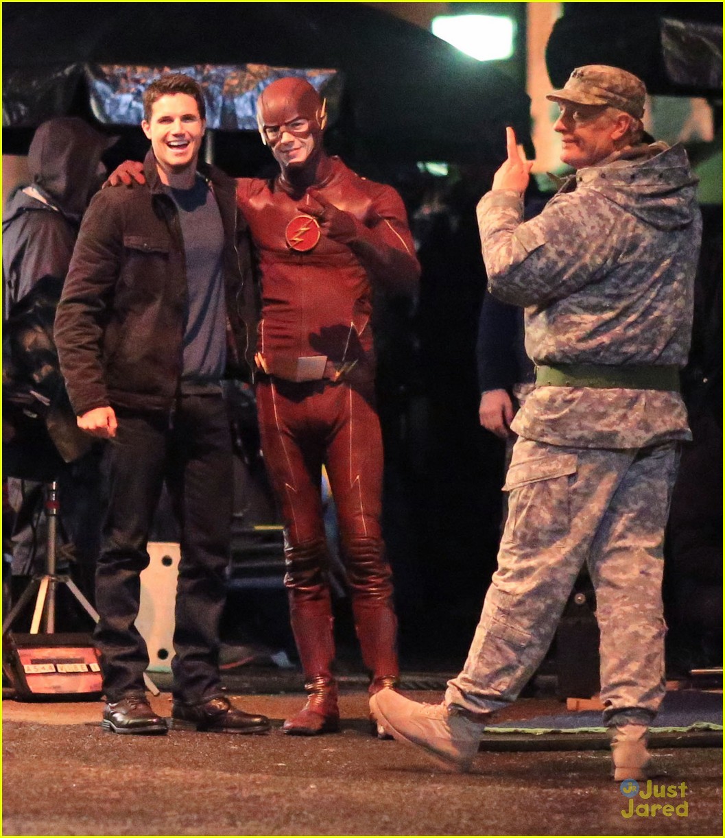 Grant Gustin & Robbie Amell: The Flash & Firestorm Are Best Friends ...