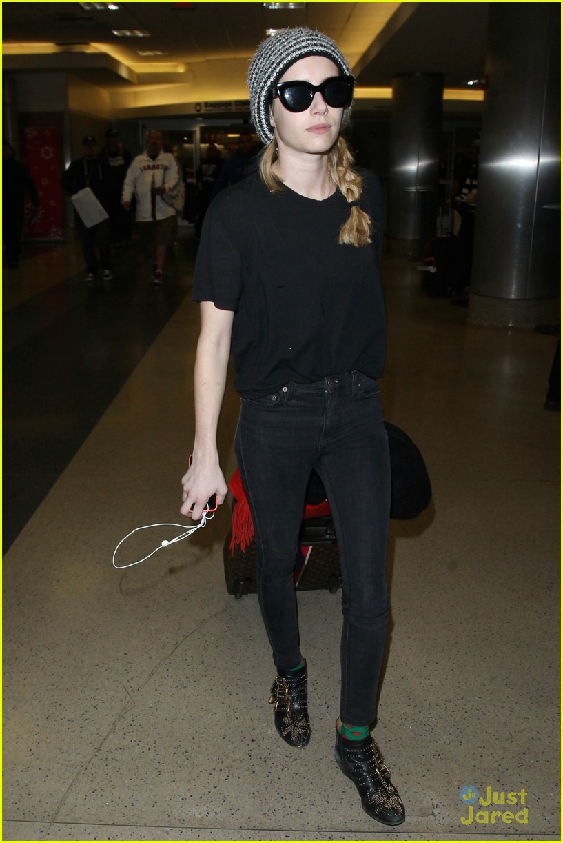 Emma Roberts Arrives Back in Town After a Relaxing Christmas Away ...
