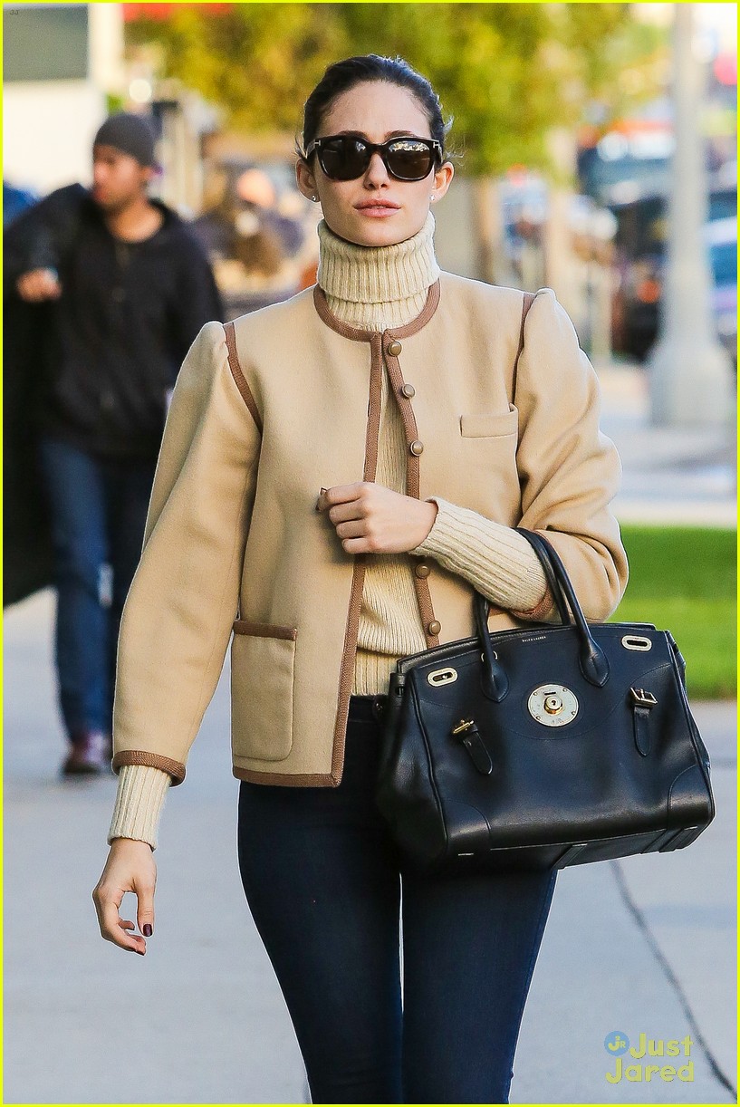 Emmy Rossum Gets Close And Candid With Larry King Watch Now Photo