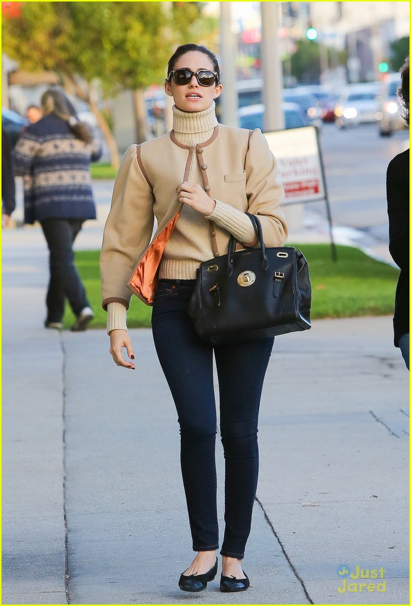 Emmy Rossum Gets Close And Candid With Larry King Watch Now Photo