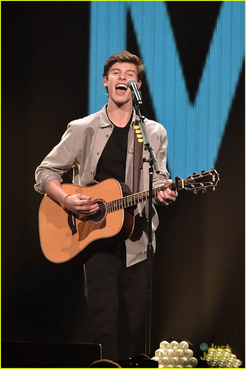 Shawn Mendes Gets Wowed By AGT Winner Magician Mat Franco's Trick In ...