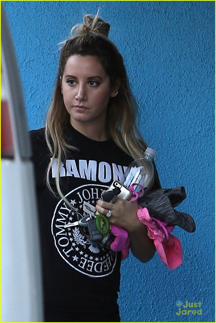 Ashley Tisdale Won't Be Wearing Tall Tennis Socks Any Time Soon | Photo ...