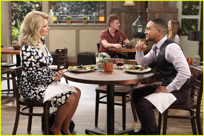 Ben & Riley Get Camera Ready For Tonight's 'Baby Daddy' | Photo 768345 ...