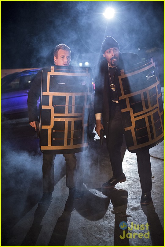 Full Sized Photo of the flash returns prison break reunion stills 11 ...