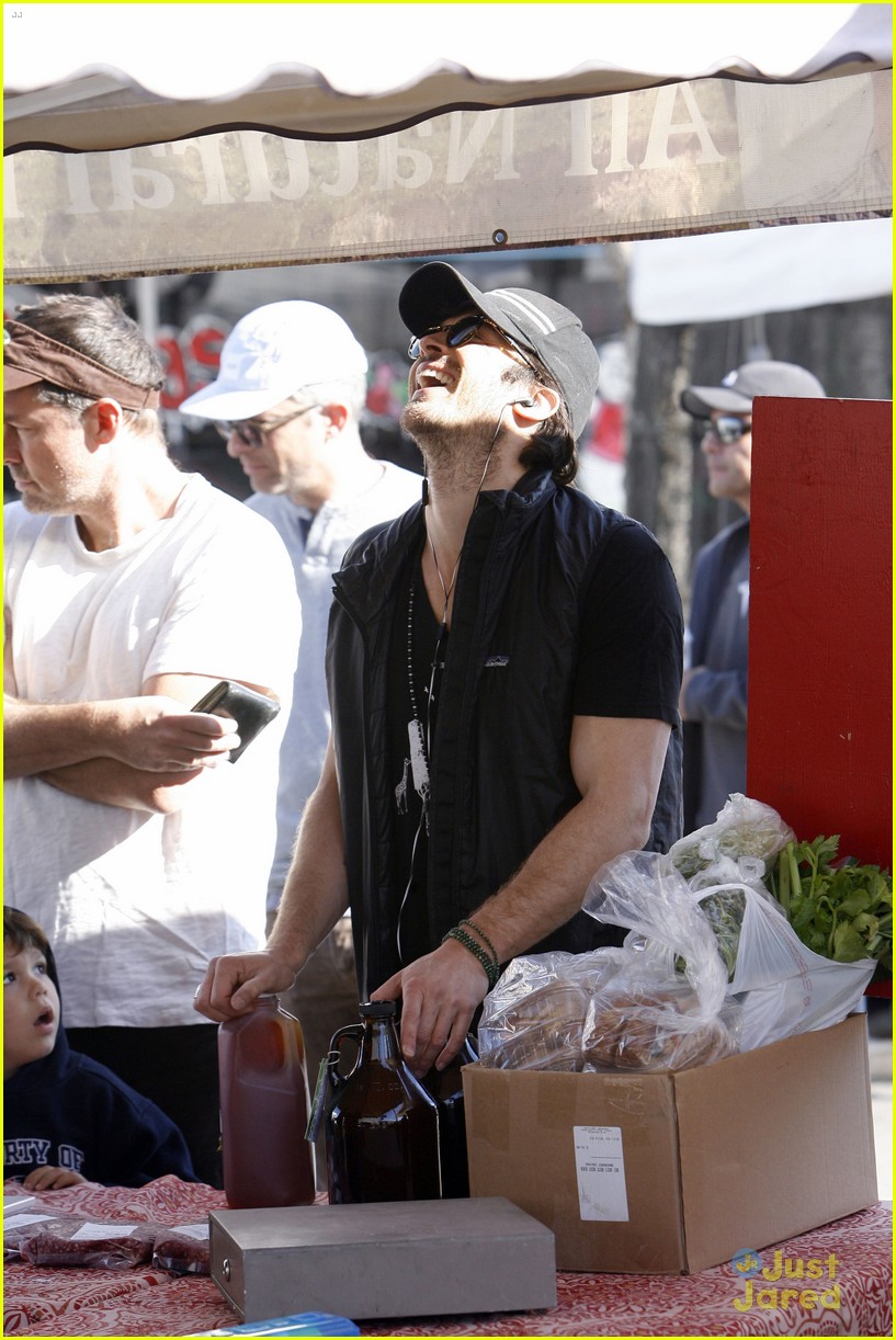 Ian Somerhalder Shows Off Muscles While Carrying Boxes at Farmers ...