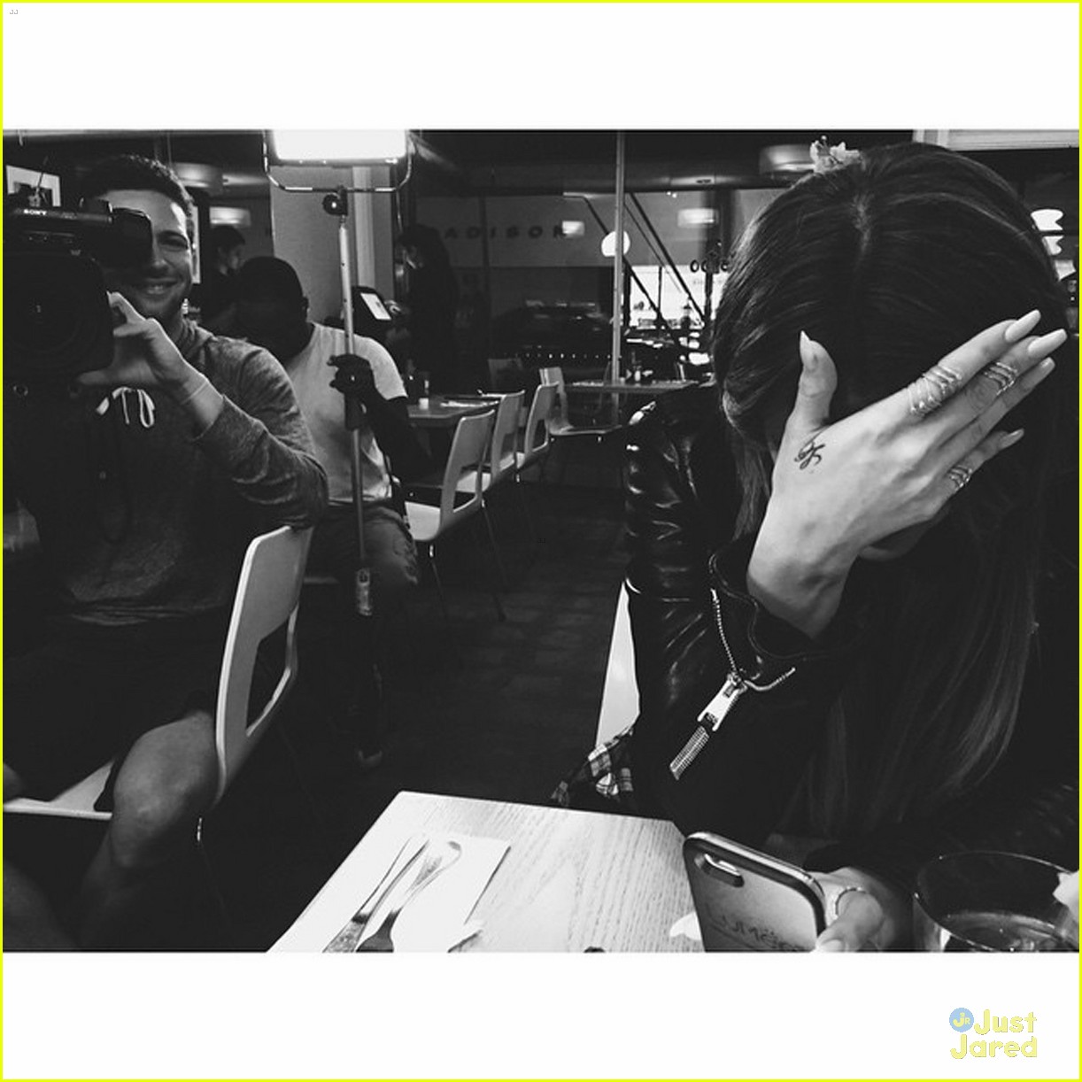 Kendall Jenner & Khloe Kardashian's Dinner Gets Caught on Camera For ...