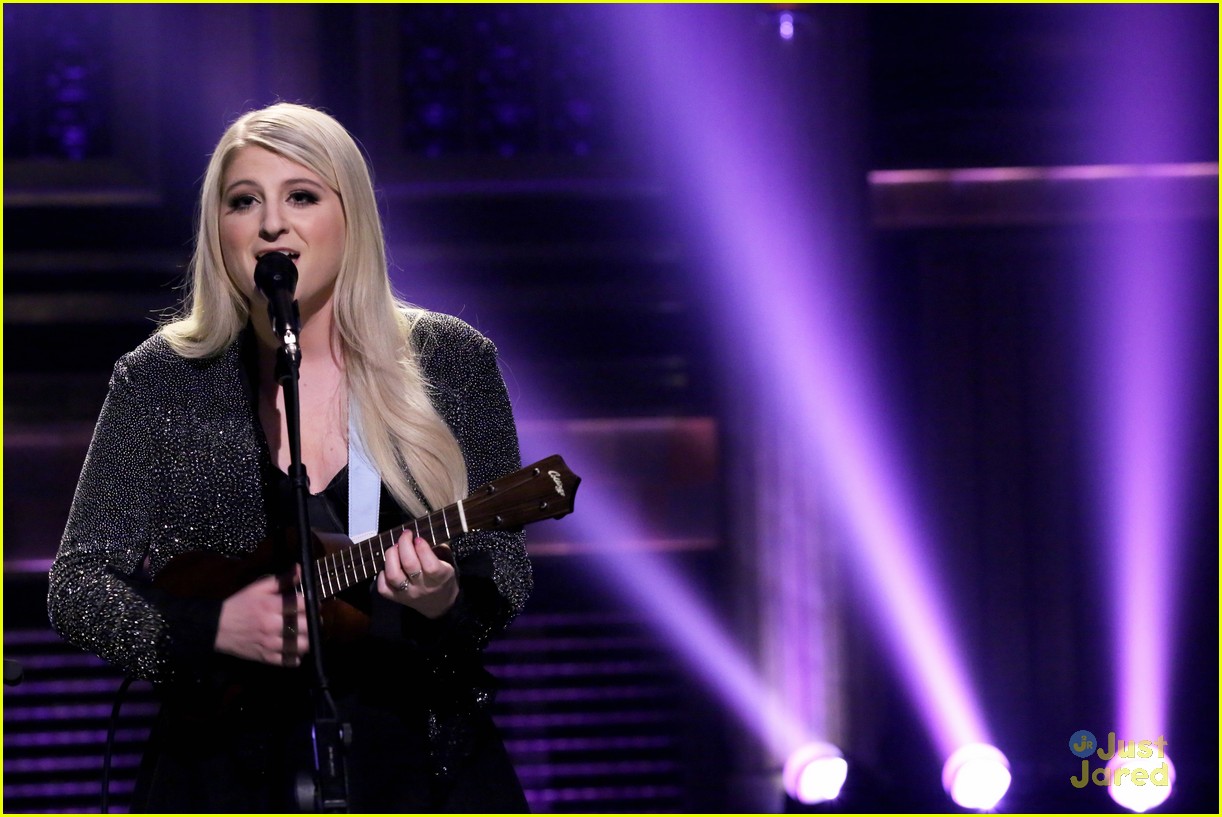 Meghan Trainor Performs Acoustic Version of 'Lips Are Movin'' - Watch ...