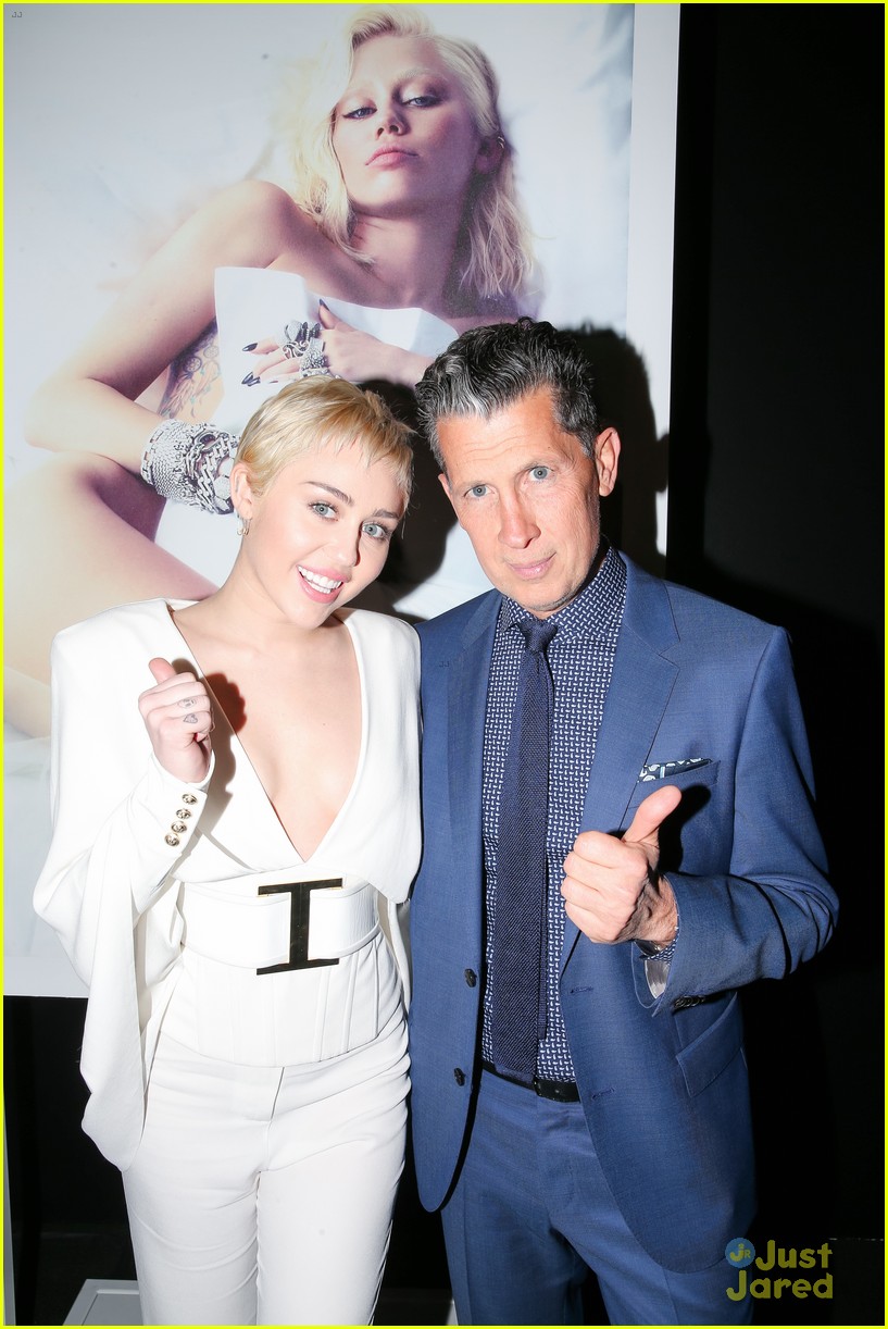 Miley Cyrus & Hailee Steinfeld Turn Heads in White at Shooting Stars ...