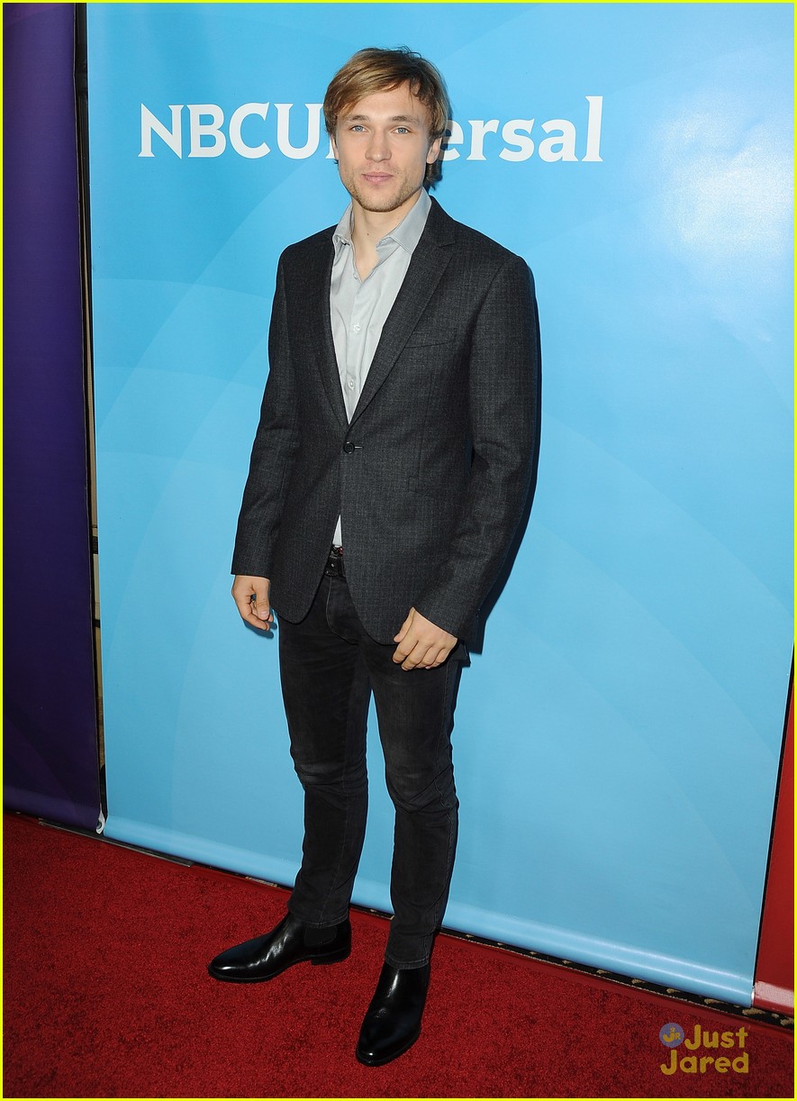 William Moseley & Merritt Patterson Bring 'The Royals' To TCA Press ...