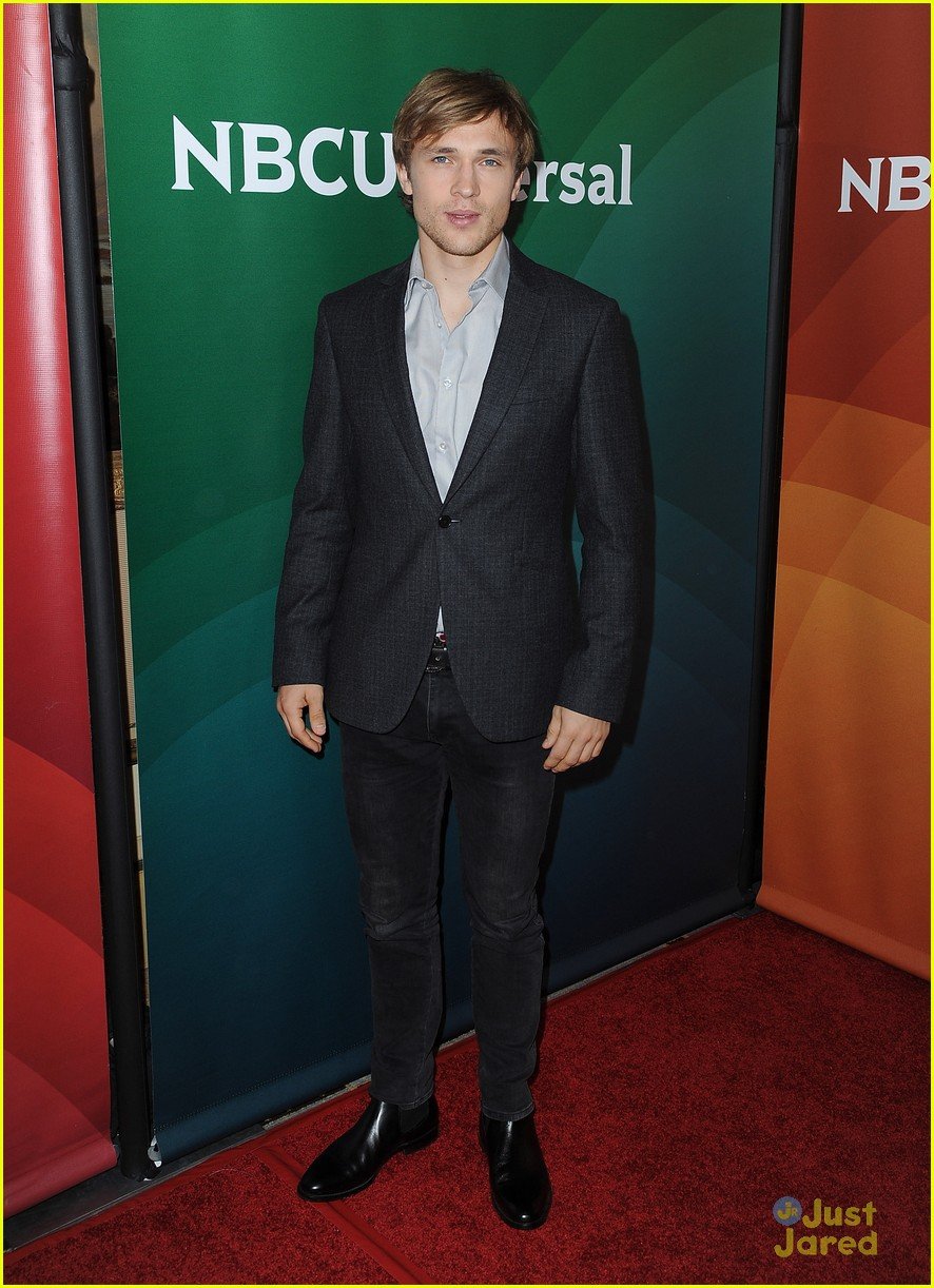 William Moseley & Merritt Patterson Bring 'The Royals' To TCA Press ...