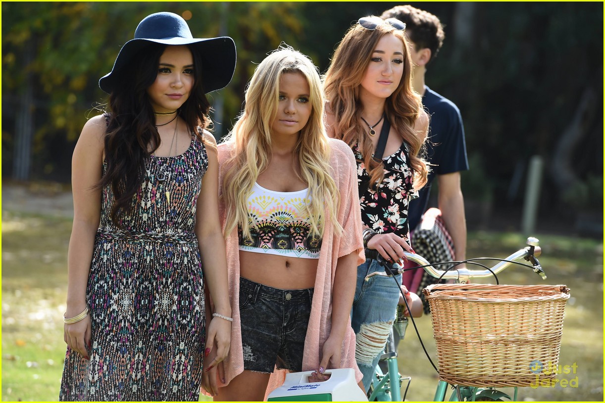 Noah Cyrus, Stella Hudgens & Alli Simpson Are MUDD Girls - See The New ...