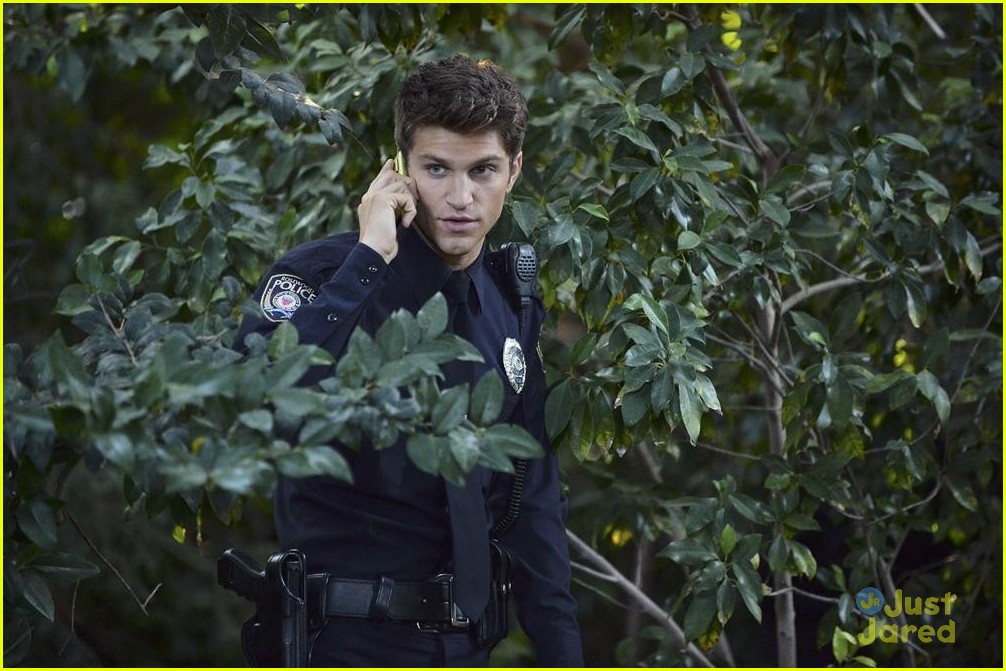 Toby Makes One Sexy Cop on Tonight's All-New 'Pretty Little Liars ...