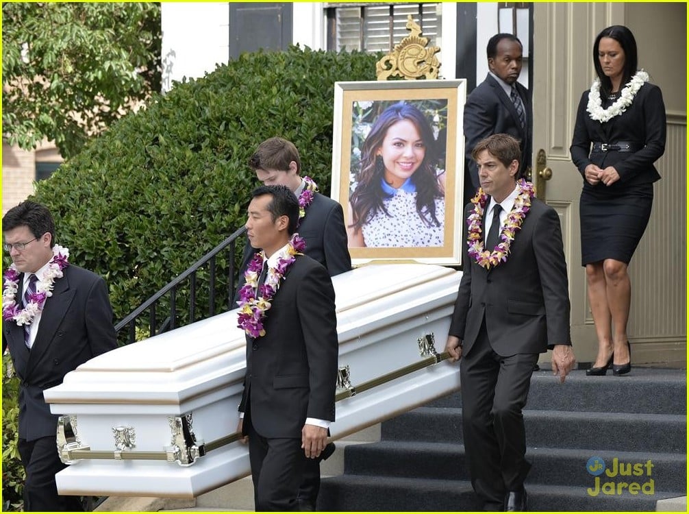 Full Sized Photo of pretty little liars mona funeral winter premiere ...