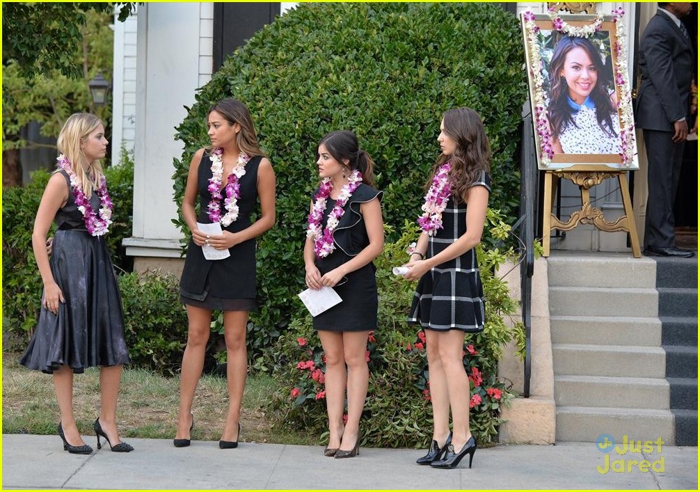 Full Sized Photo of pretty little liars mona funeral winter premiere ...