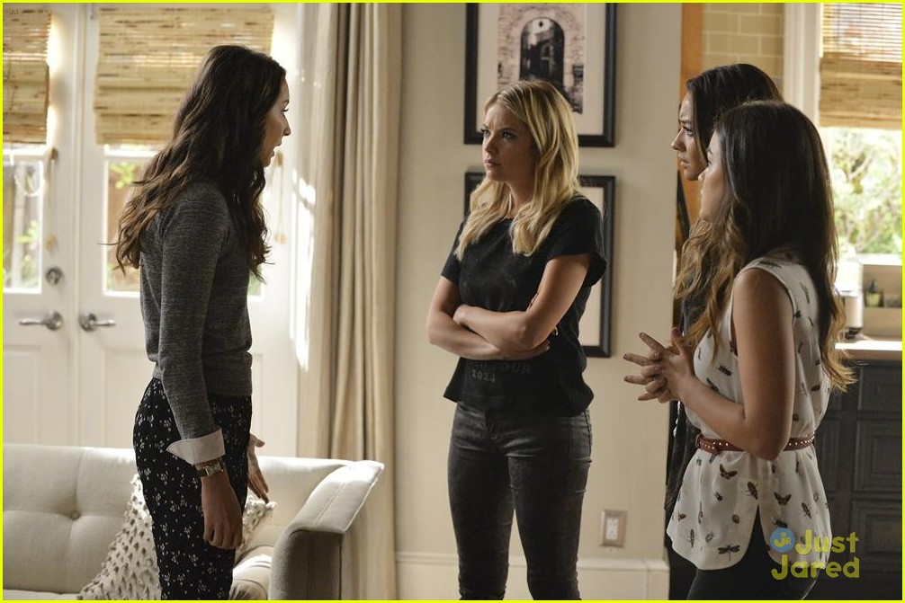Full Sized Photo of pretty little liars mona funeral winter premiere ...